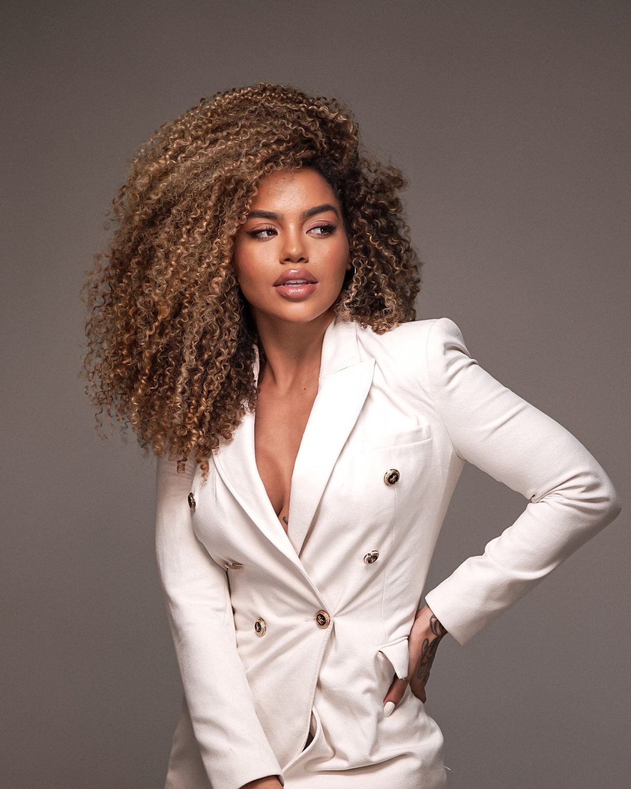 24 Curly Long Weave Hairstyles Ideas for Women in 2024: Perfect Styles ...